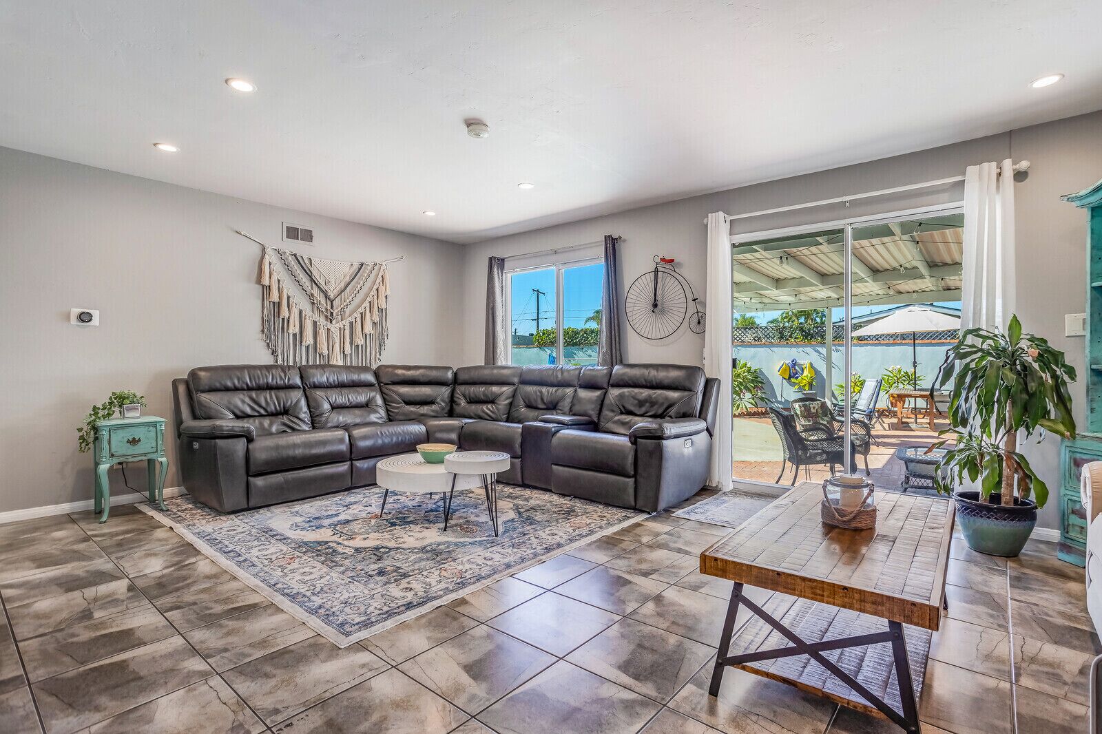 Relax At This Family Home W/ Solar Heated Pool & Game Room. Close To Everything! - San Diego