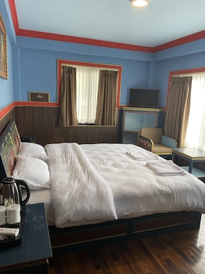 Quarto Duplo Deluxe | Roupa de alta qualidade, secretária, quartos insonorizados 