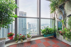 Luxury 2-Bedroom Apartment | Vista da varanda