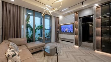 Luxury 2-Bedroom Apartment | Sala de estar