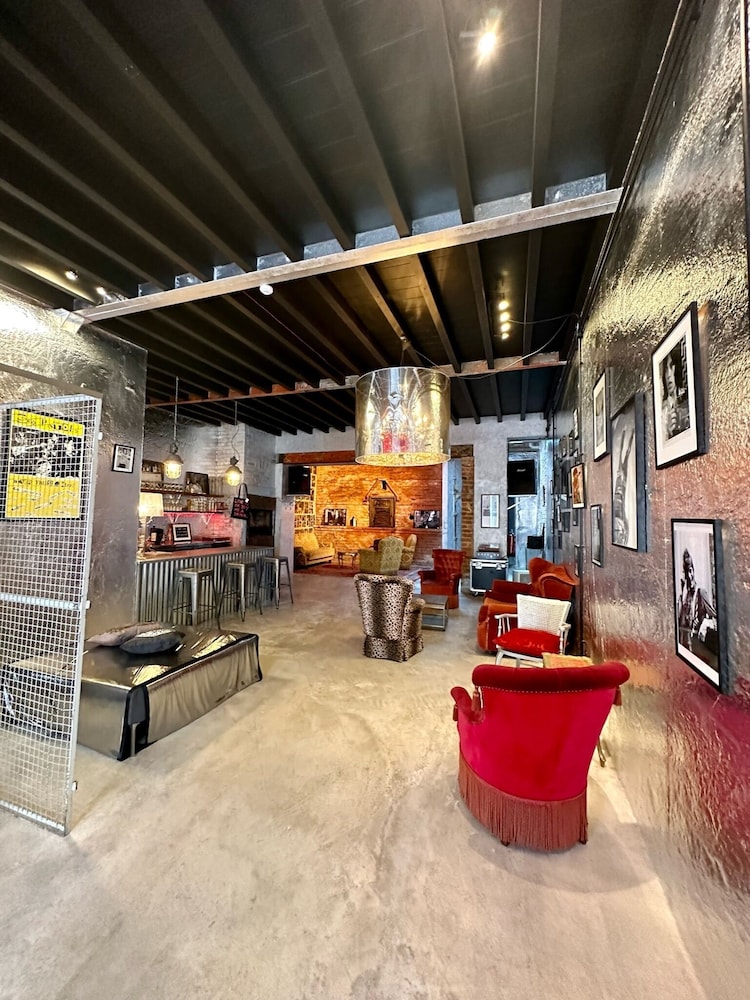 An art gallery, loft in the trendy alternative district of Marvila ...