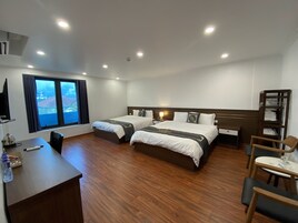 Quarto luxo | Escrivaninha, quartos à prova de som, Wi-Fi de cortesia, roupa de cama