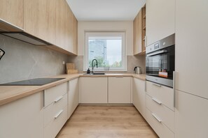 Apartamento, 3 quartos, 2 casas de banho | Cozinha privada | Uma máquina de lavar louça, uma chaleira elétrica