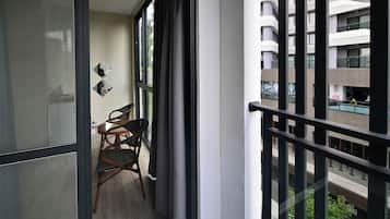 Quarto Quádruplo Superior, banheira | Terraço/pátio interior