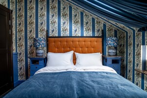 Petite Chambre | Roupa de alta qualidade, edredões de penas, camas de colchão pillowtop
