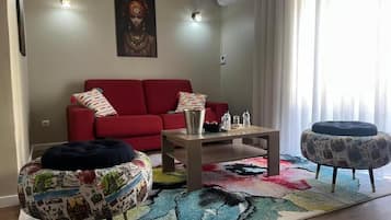 BeOne Suite - 1 Double Bed + Sofa | Sala de estar | Televisor LED de 44 polegadas com canais por cabo, Netflix