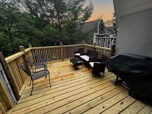 Casa, várias camas (Feathers and Fur #2306) | Área da propriedade