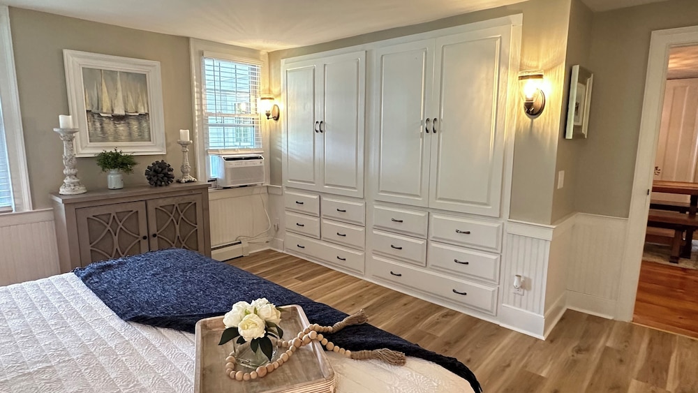 Beautiful Renovated Farmhouse On Seneca Lake. Finger Lake Wine Trail. - État de New York