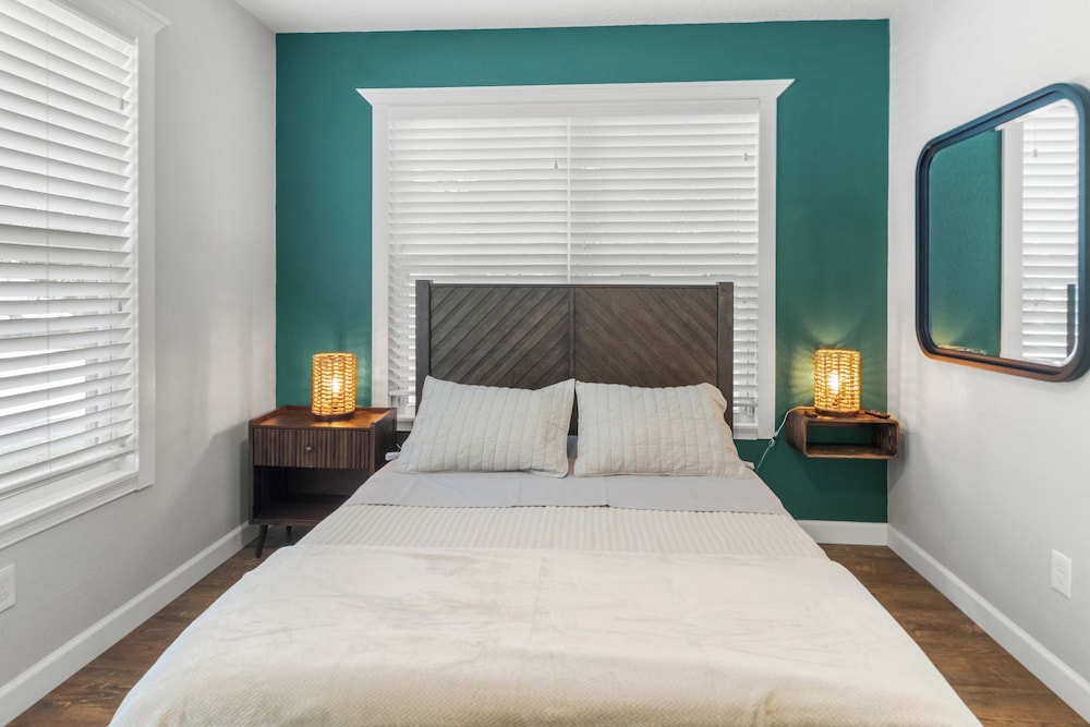 Tampa Stylish Bungalow Oasis - Busch Gardens Tampa Bay