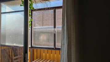 Apartamento família | Escrivaninha, espaço de trabalho para notebook