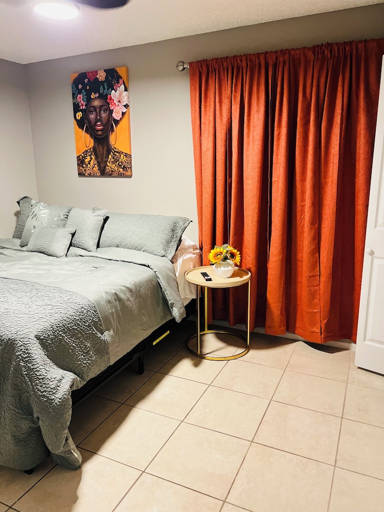 2bdrm Home Near Orlando Fairground, Camping World And Downtown Orlando - Orlando, FL