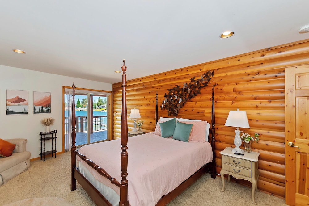 Lakeview Lodge By Destination Big Bear: Lakefront Luxury with Dock ...