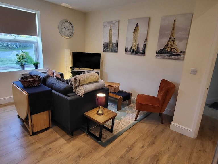 Beautiful, Stylish And Unique 1 Bedroom Flat - Newbury
