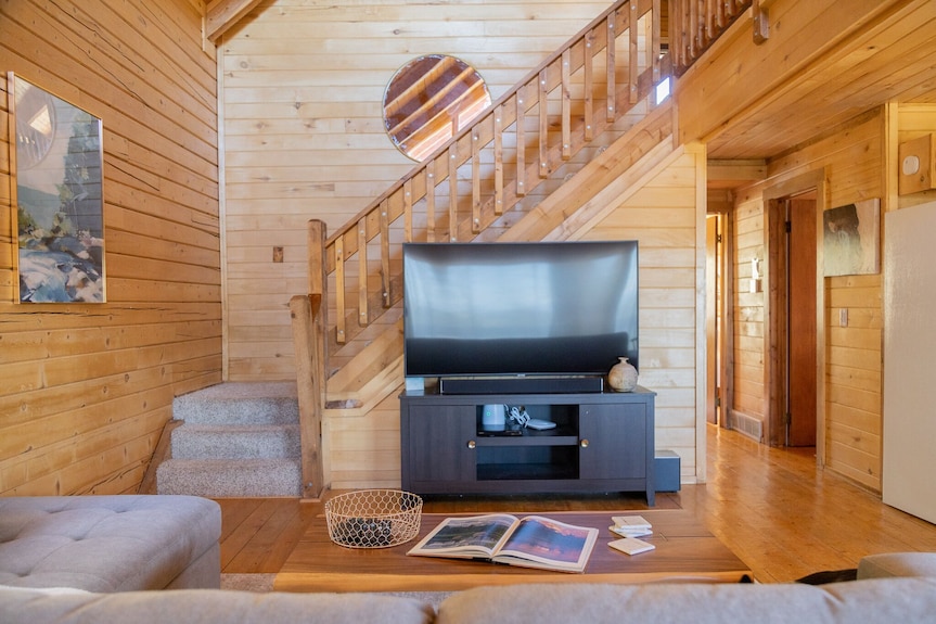 Scenic Mountain Views + Hot Tub | Sleeps 11 + Pets - Wildwood Casino
