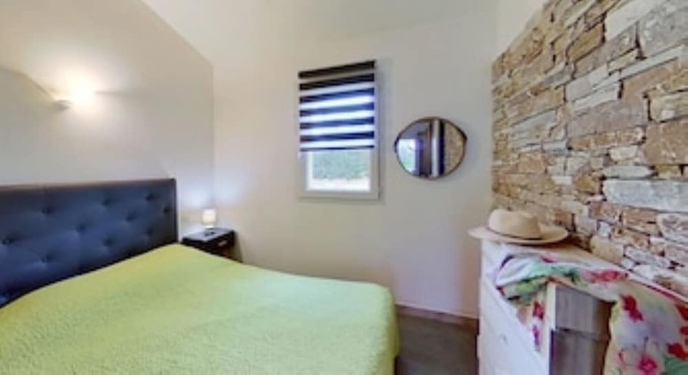 MINI VILLA 2 /4 pers. terrace, garden, private covered parking AND ...