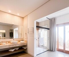 Quarto luxo | Banheiro | Produtos de toalete grátis, secador de cabelo