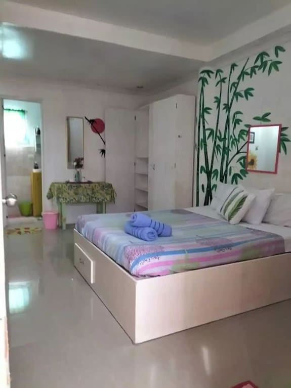 Cronin Residences Deluxe Room For 2pax/with B-fast - Oslob