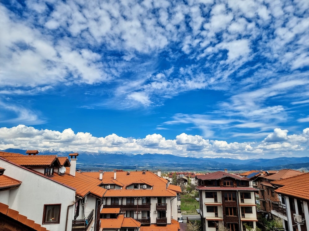 South Facing Balcony - 300mbps Wi-fi - Bansko