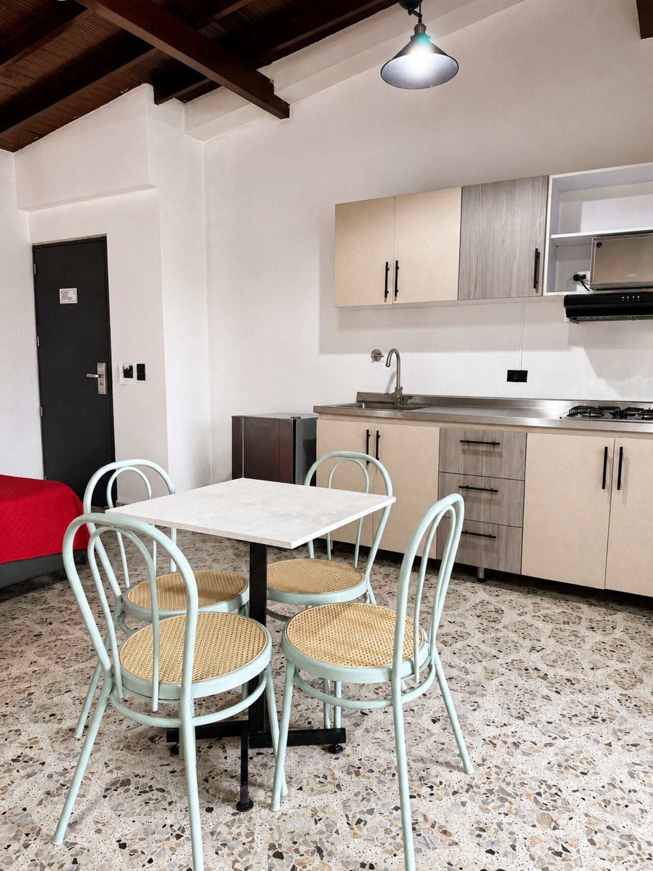 Suite Familiar, várias camas, banheira de hidromassagem grande, Vista para a cidade | Sala de jantar