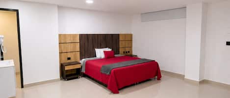 Quarto Duplo, 1 cama queen-size, casa de banho anexa | Roupa de alta qualidade, edredões de penas, minibar
