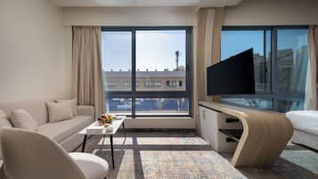 1 quarto, minibar, secretária