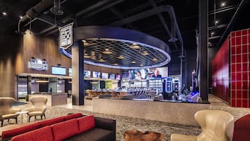 4 bares/lounges