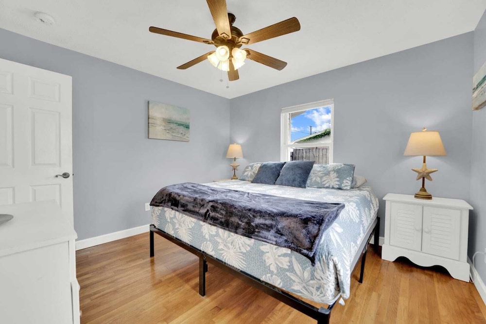 Loaded House and Guest House w Game Room Gym - Lynn Haven | Vrbo