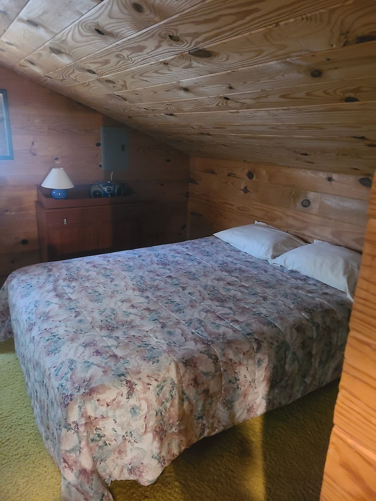 The Cove Toka Cabin...30 Seconds From Patoka Lake...sleeps 10 - Indiana (State)