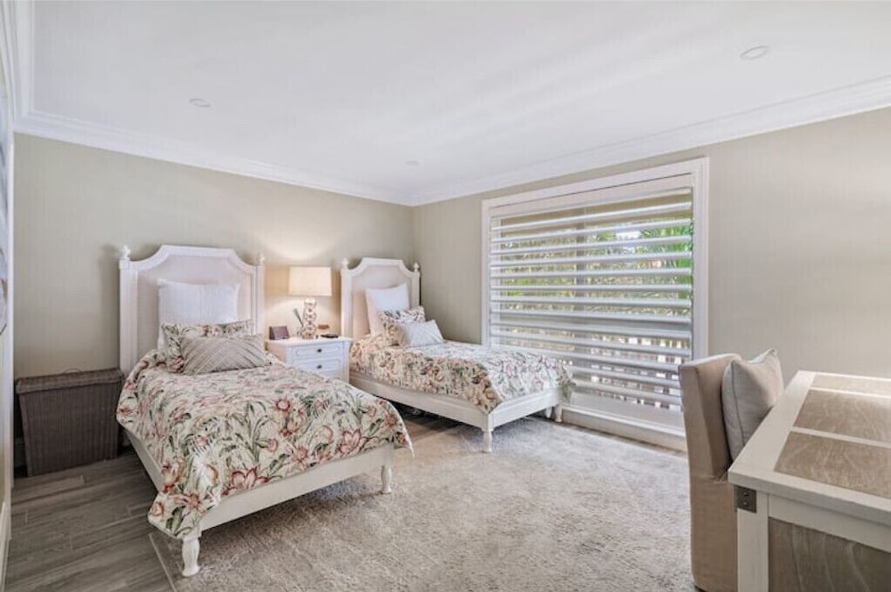 Newly Decorated Waterfront Home In Pga National By Guaranteed Rental - Jupiter, FL