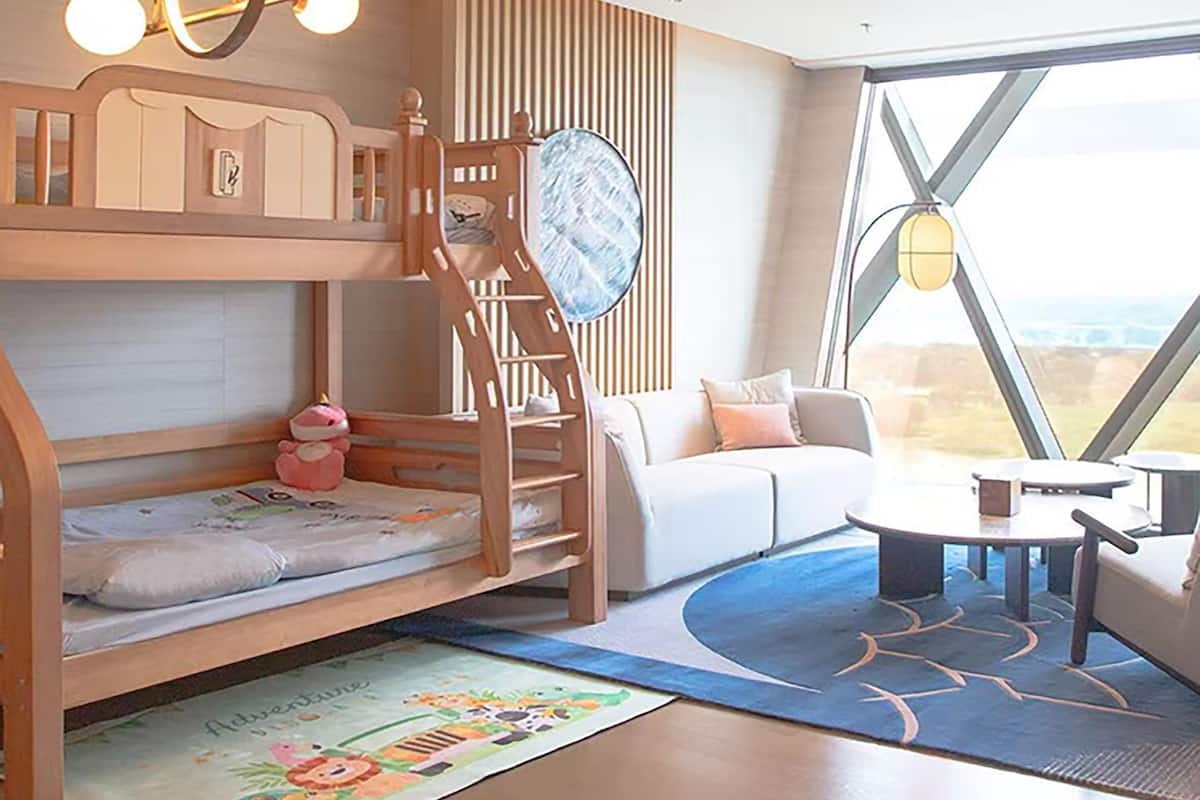 Suíte luxo, 1 cama King, vista para o lago | Roupas de cama premium, edredons de pluma, camas com colchões pillow-top