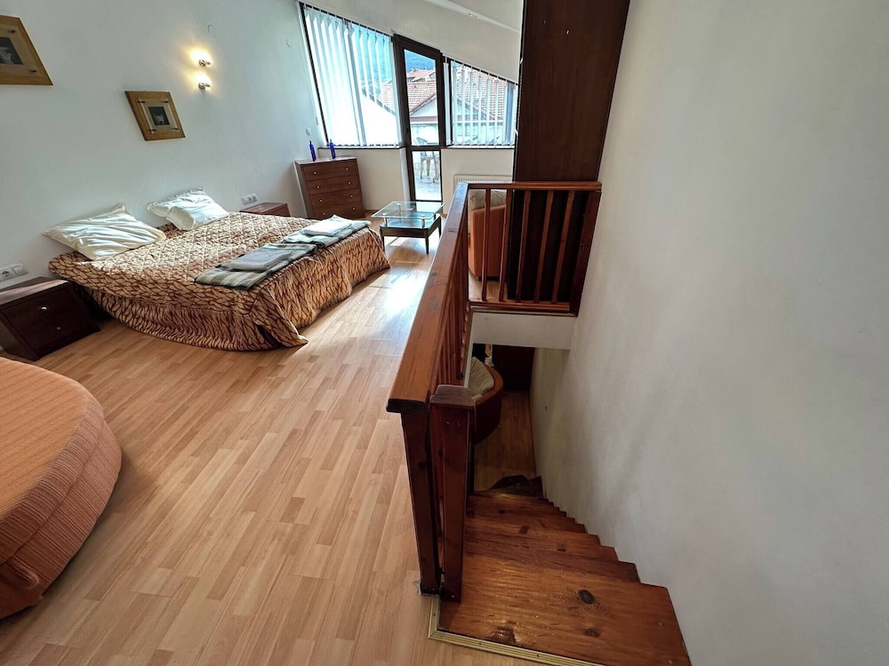 Bright Mountain View Penthouse - 300mbps Wi-fi! - Bansko