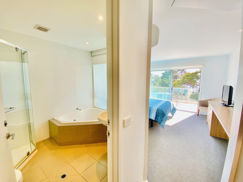 The Waves Beach Pad - Beachfront 1 Bed Apartment - Phillip Island ...