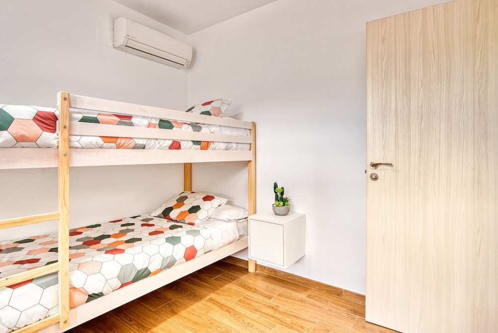 Vacation Home "Violeta Grande" With Mountain View, Private Pool & Wi-fi - Buñol