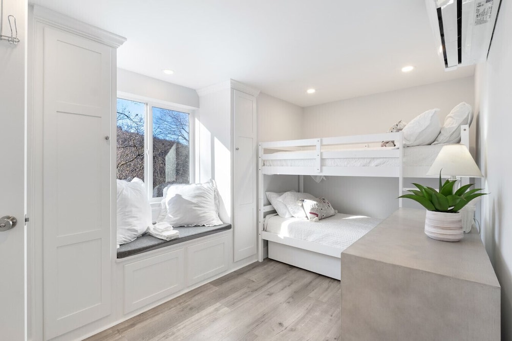 Hillside Hideaway: Container Home In Blowing Rock - Boone, NC