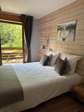 Quarto casal conforto | Cortinas blackout, Wi-Fi de cortesia