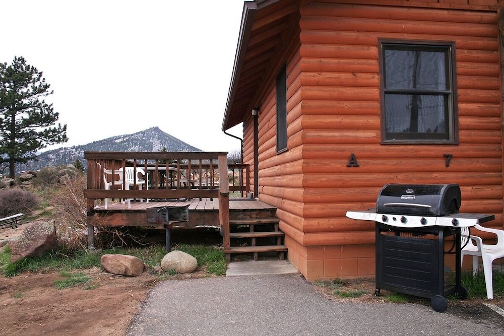 Lazy R Cottages: 7a 2 Bedroom Cabin - Estes Park, CO