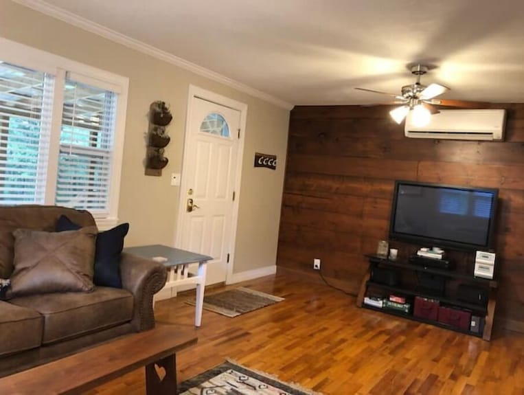 The Nest A Cozy Cabin At Table Rock Lake - Two Blocks To Water, Large Deck - Missouri