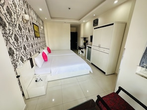 Quarto Quádruplo Cidade | Roupa de alta qualidade, camas de colchão pillowtop, minibar