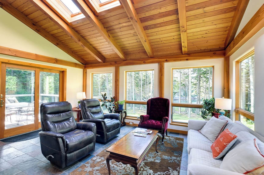 Waterfront Deer Isle Retreat W/ Fire Pit! - Stonington, ME