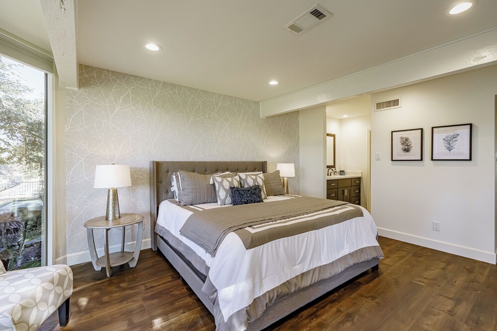 Renovated Condo for a Tranquil Getaway by Lake Travis - Lakeway | Vrbo