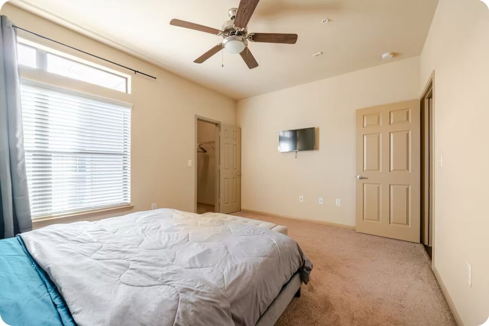 Luxury Apartment With Private Garage - Katy, TX