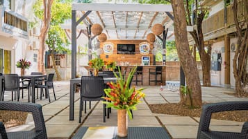 Bar junto à piscina