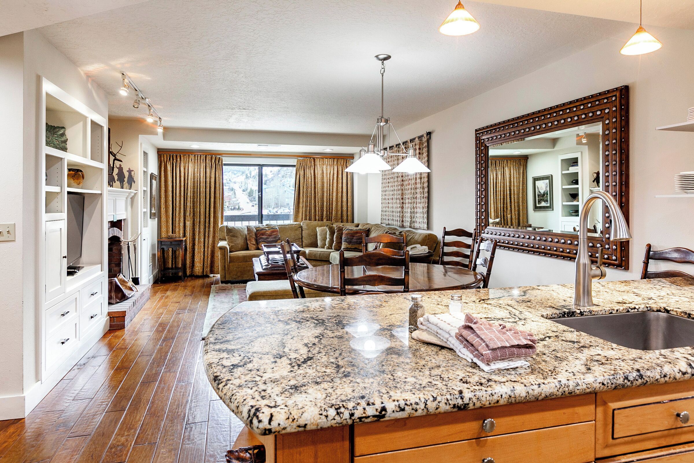 Shadow Ridge 408-3 | Walk 2 Ski | Mtn Views | Top Floor | Kitchen | Fireplace | Pool & Hot Tub - Park City, UT