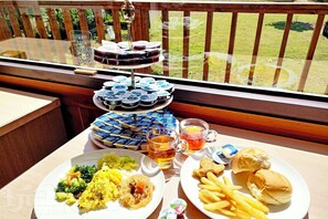 Café da manhã com buffet grátis todos os dias
