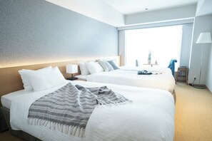 Quarto triplo luxo, 3 camas de solteiro, para não fumantes (Studio 30) | Camas com colchões pillow-top, cortinas blackout, quartos à prova de som
