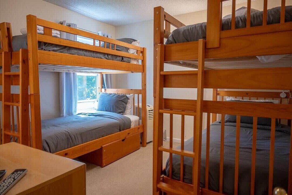 Okemo Ski Condo: 3BR +Loft Sleeps 10 w/ Fireplace - Ludlow | Vrbo