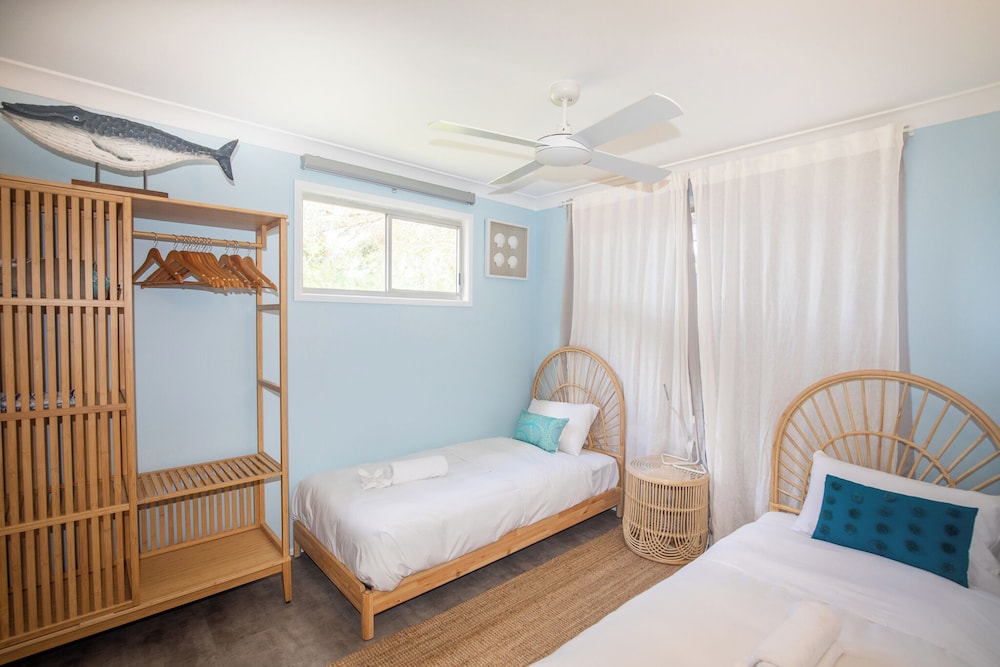 Boondi - beautiful lowset home, walk to everything - Point Lookout | Vrbo