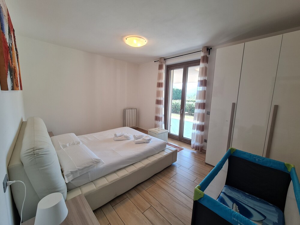 Luxus Ferienwohnung Relax am Comoer See mit Panoramablick, Poolblick in ...