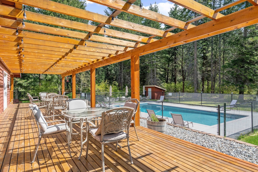 River Road Lodge 7 Bedroom Lodge By Nw Comfy Cabins By Redawning - Leavenworth, WA