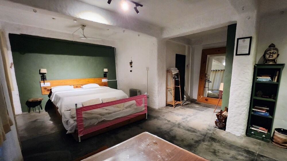 Experience The Beauty Of Nature At Bímil/east. Relax In Our Cozy Bed & Breakfast - ダラムシャーラー